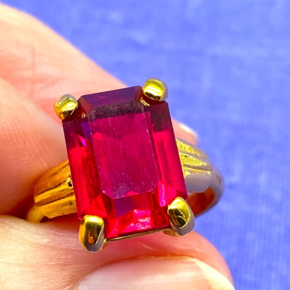 Avon | Jewelry | Vintage Avon Gold Tone Ring Size 775 Done With A Red ...